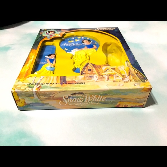 Disney | Accessories | Disney 9s Snow White Hand Mirror Comb Set Wbox ...